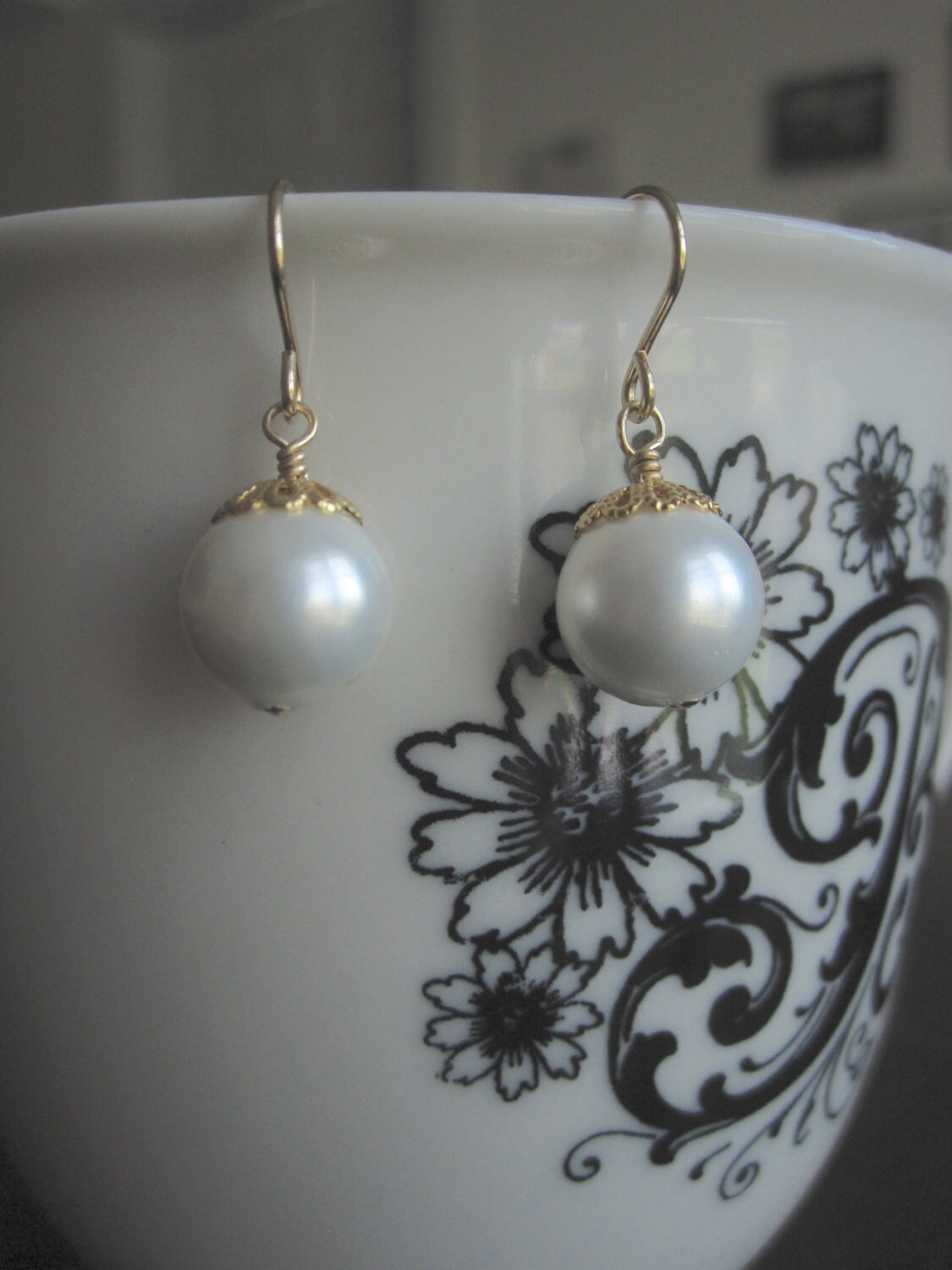 Large White South Sea Shell Pearls With Gold Blossom Cap - Etsy