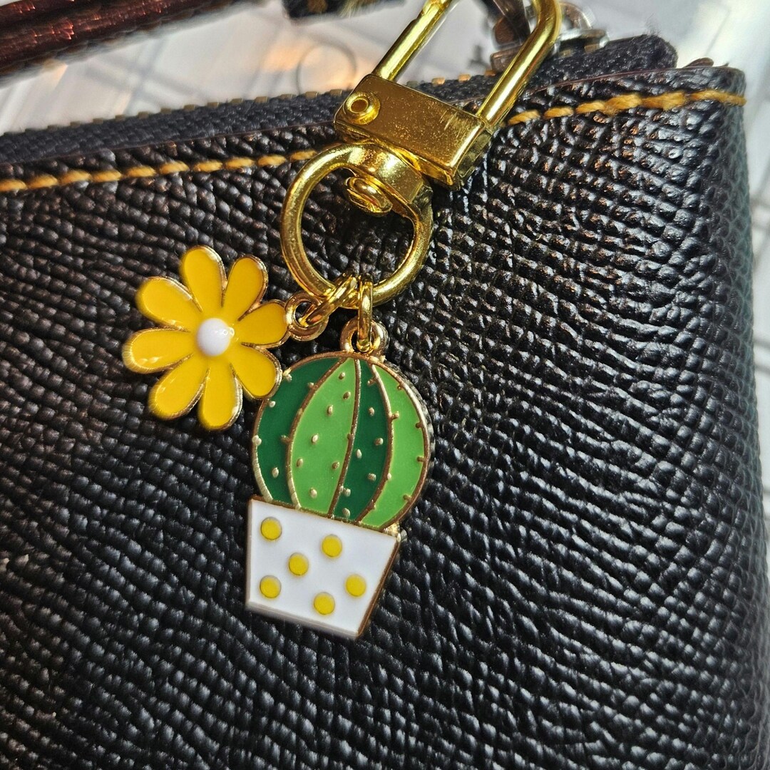 Flower Keychain - Yellow Daisy Purse Charm, Catus Badge Charm Gift for ...