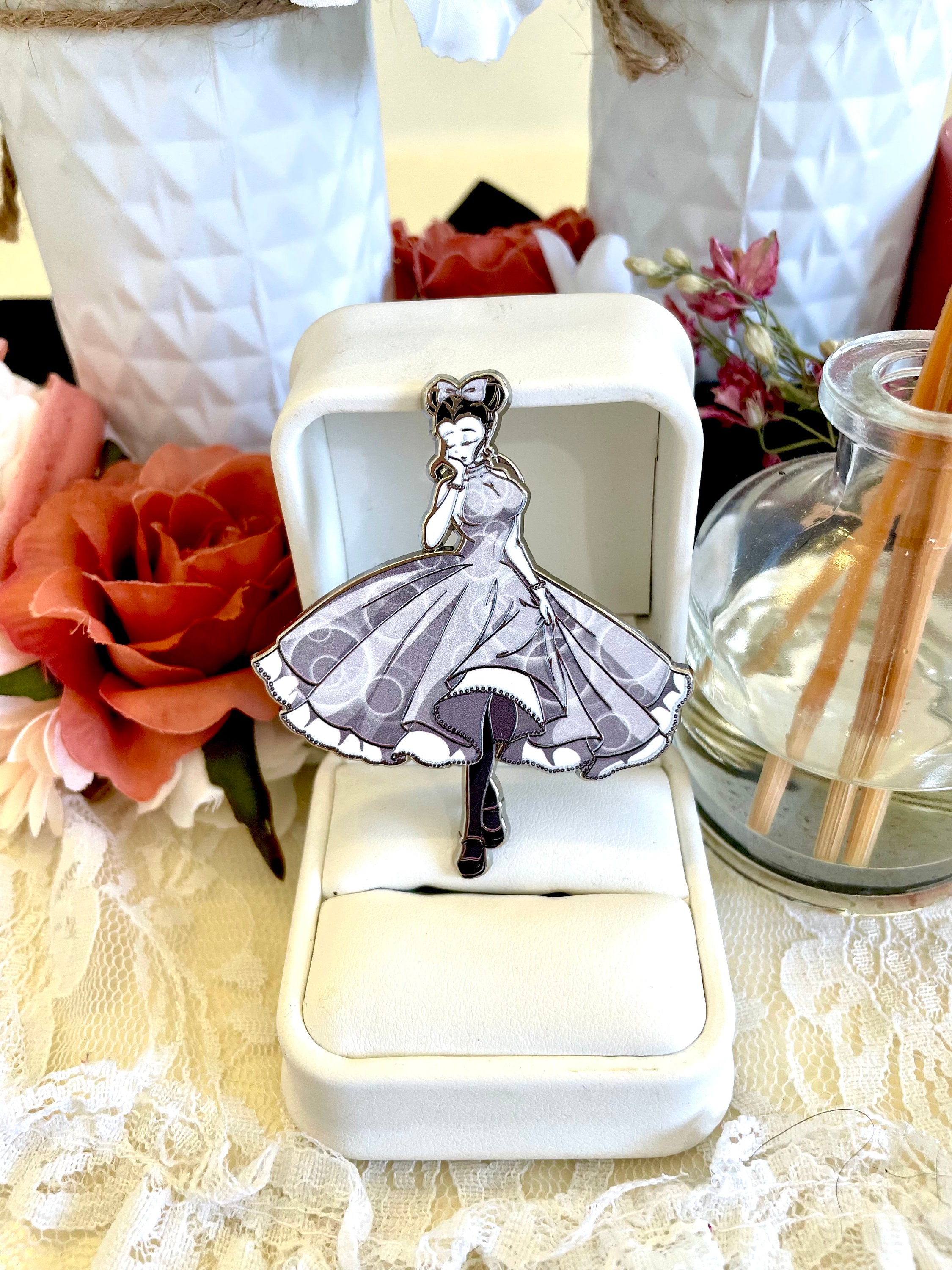 Bow Be Mine Minnie Mouse Pin Fantasy Pin - Etsy