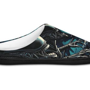 Alien Xenomorph Comic Book Style Slippers, Men's Sci-fi Creature Home ...