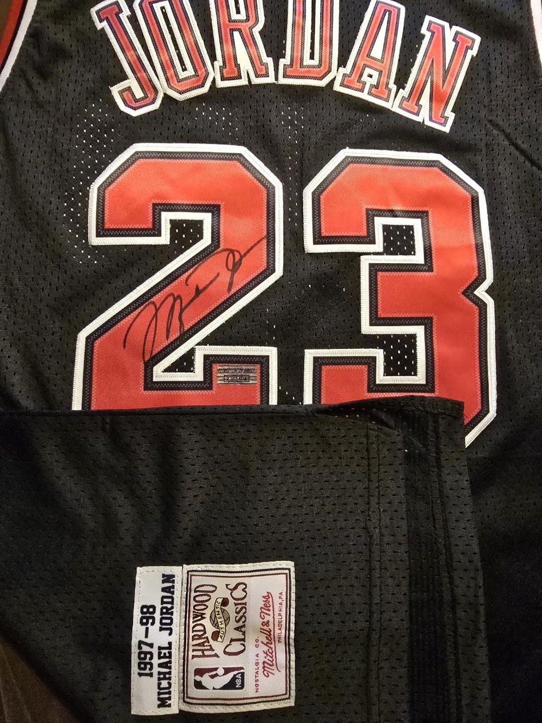 Michael Jordan #23 Chicago Bulls Signed Balck Road JERSEY With On-line ...