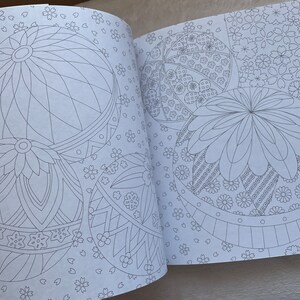 Traditional Japanese Flowers and Elegant Waka Poems Coloring Book ...