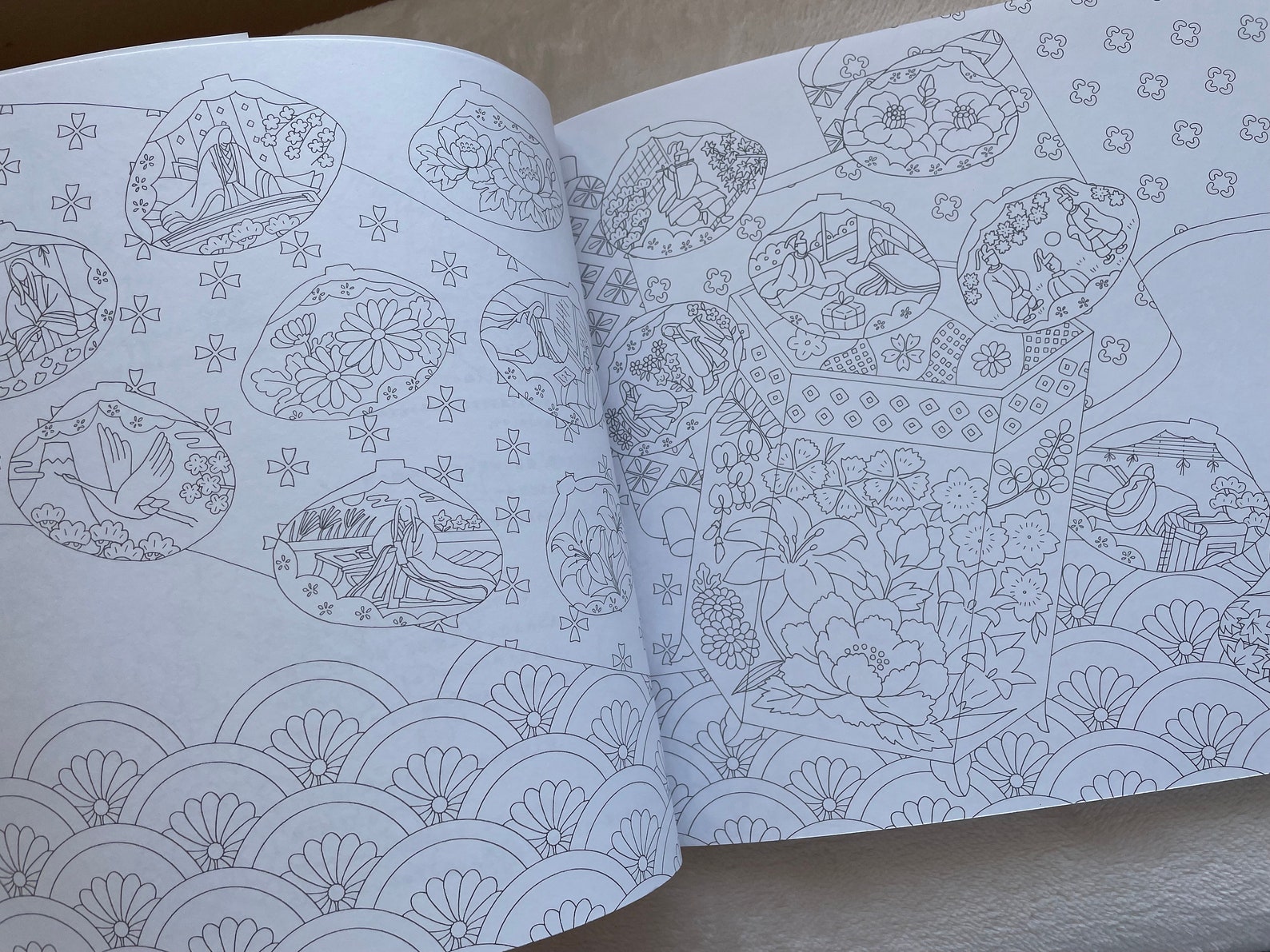 Traditional Japanese Flowers and Elegant Waka Poems Coloring Book ...