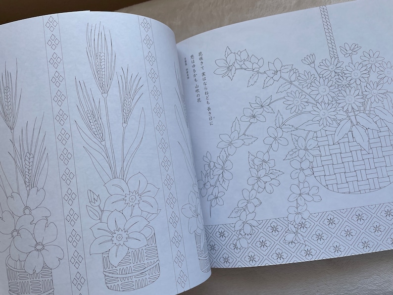 Traditional Japanese Flowers and Elegant Waka Poems Coloring Book ...