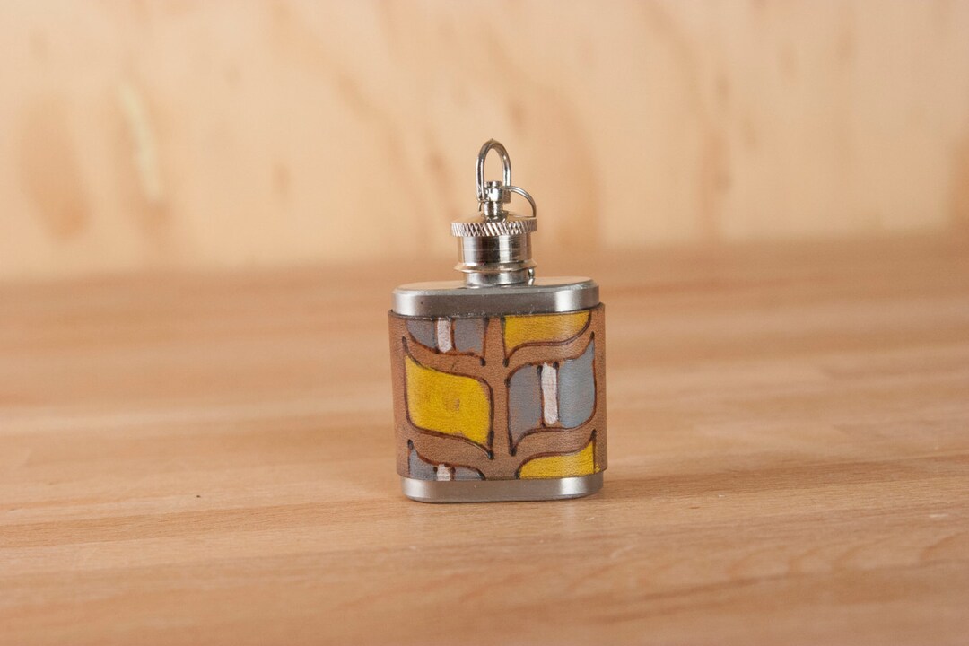 Mini Flask Keychain: Handmade Leather, Roger Pattern, 1oz - Etsy