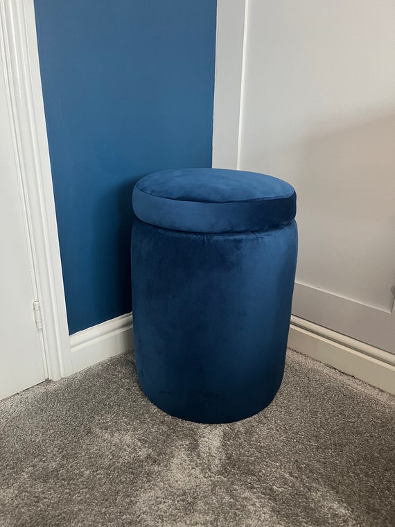 Desk stool with storage store