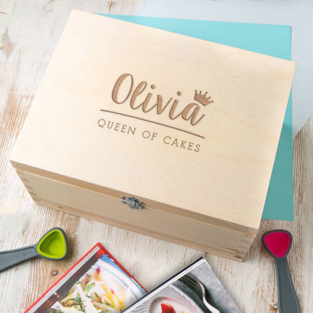 Personalised Queen of Cakes Recipe Box - Etsy