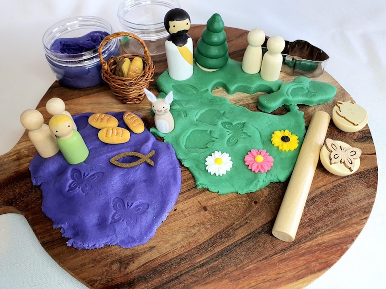 Jesus Feeds the Masses Playdough Kit, Bible Character Peg Dolls, Bible ...