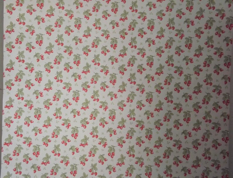 Wild Strawberries Small Print Vintage Wallpaper Summer Fruit - Etsy