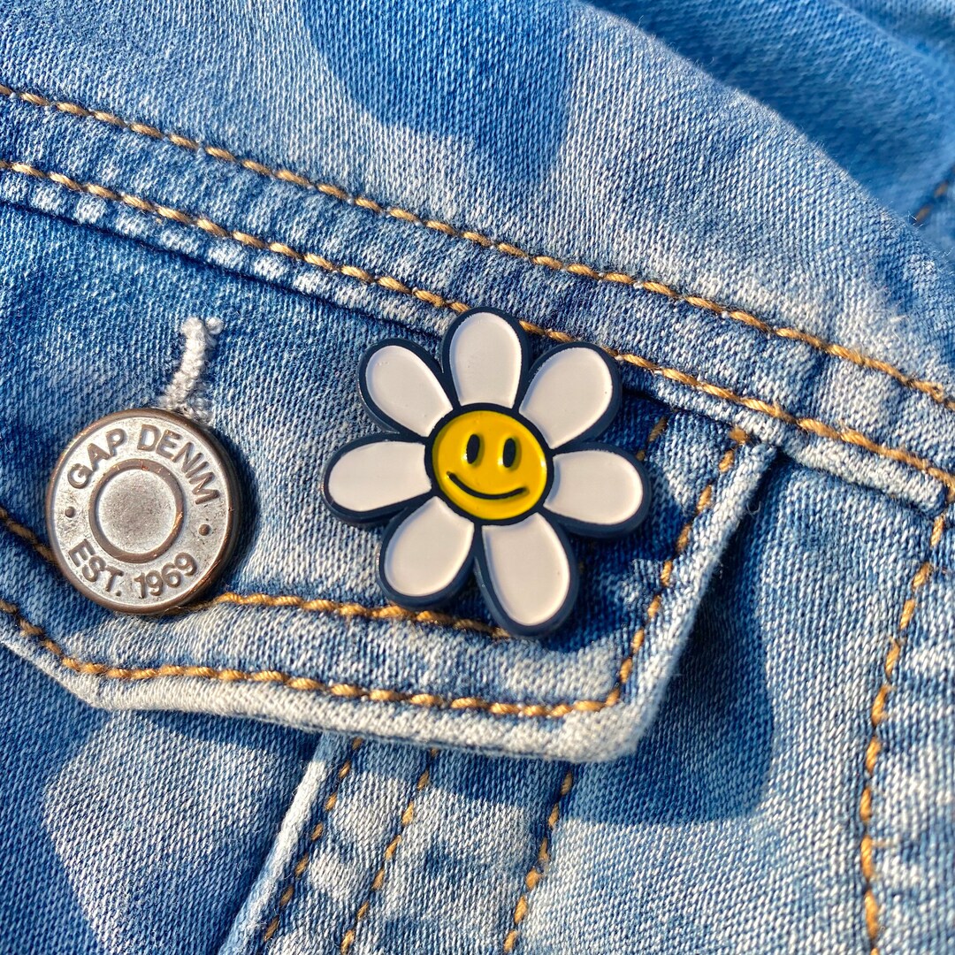 Daisy- Soft Enamel Pin - Etsy