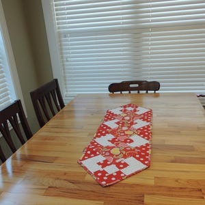 Quilted Apple Table Runner - Etsy