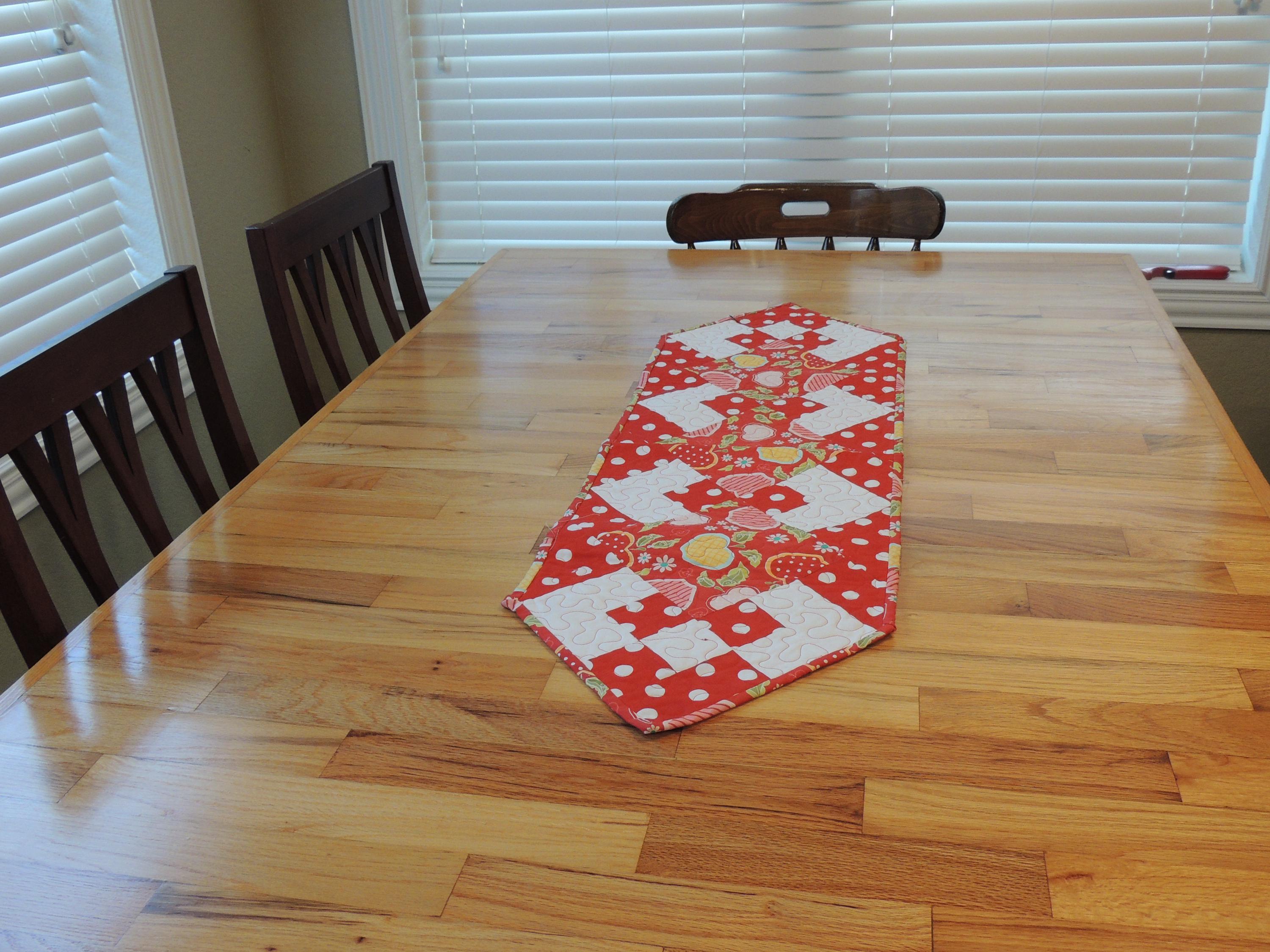 Quilted Apple Table Runner - Etsy