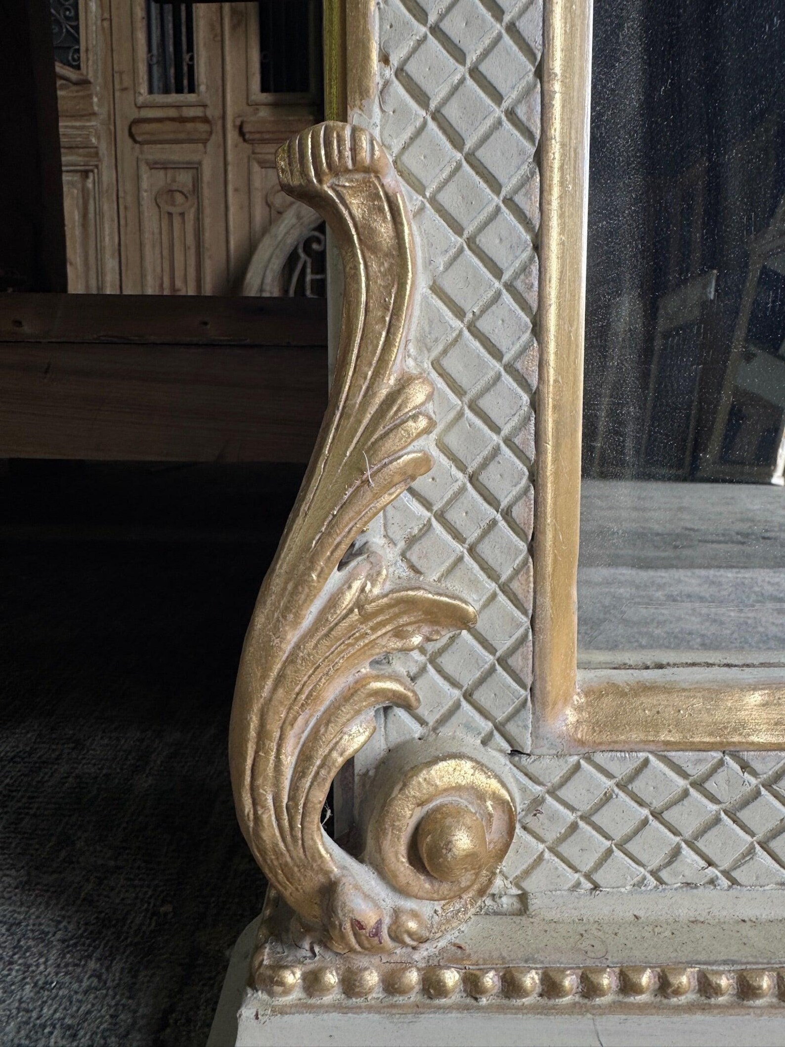 The (the Angelique) Cherub Medallion Hand Crafted Giltwood Mirror - 33 ...