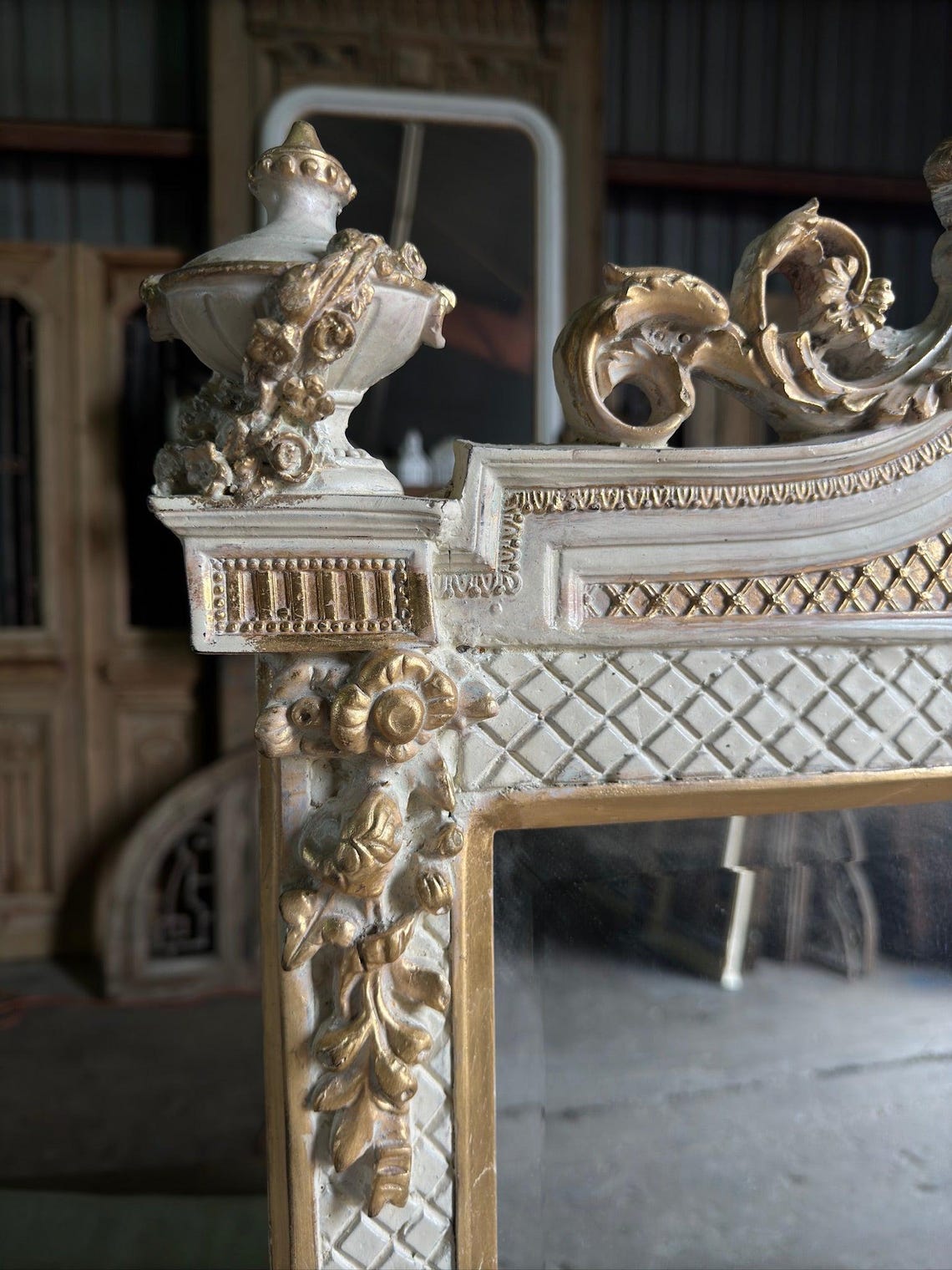 The (the Angelique) Cherub Medallion Hand Crafted Giltwood Mirror - 33 ...