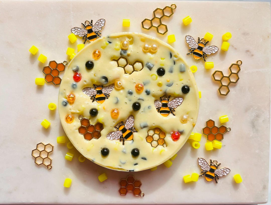 REMELTABLE 'BEEHIVE ' Picky Pad | Gift | Reusable | Circle Picky Pad ...