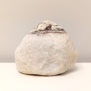 Rare White Quartz Stone With Natural Formed Artistic Lines Pebble Art ...