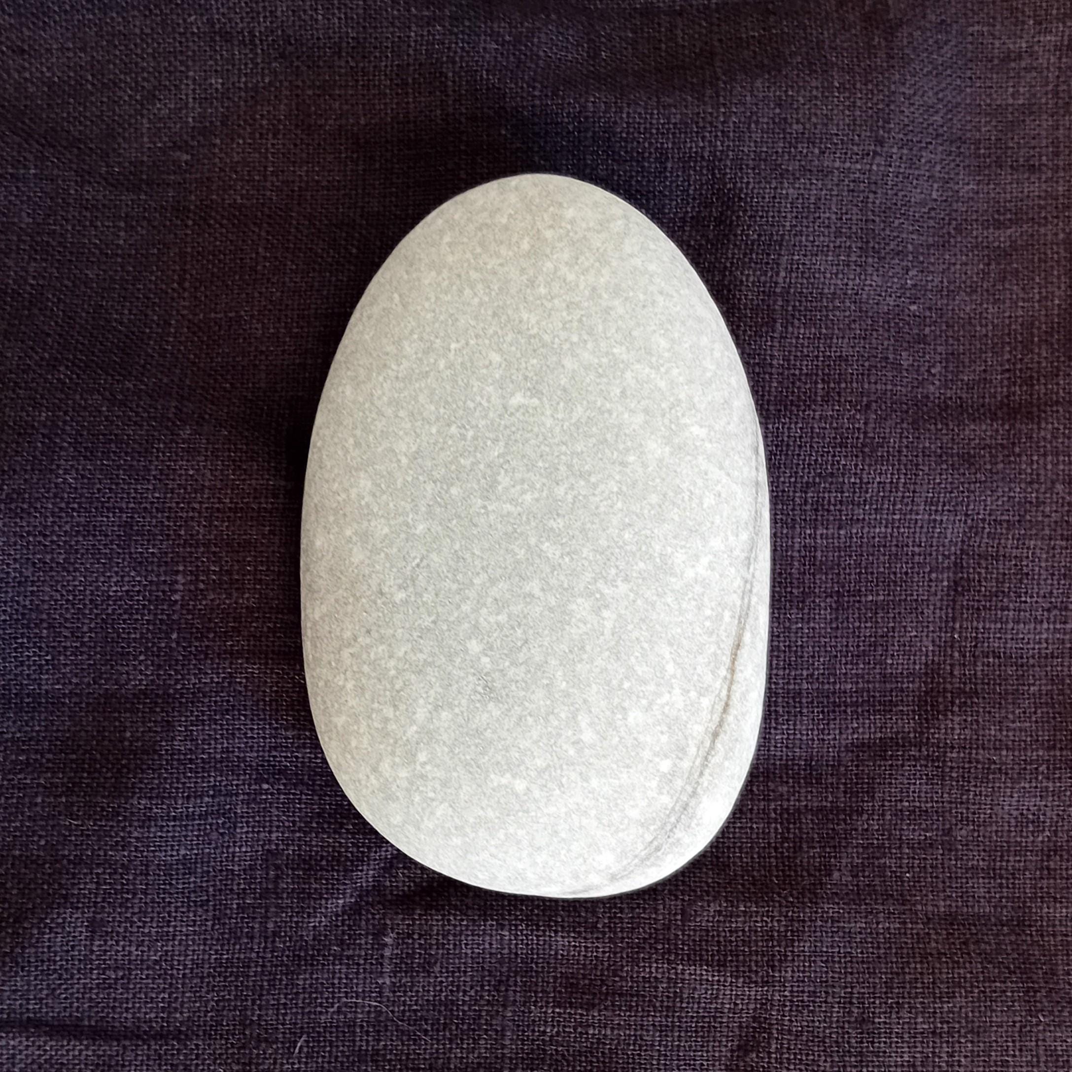 Rare White Quartz Decorative Sea Stone With Tinny Grey Line Sustainable ...