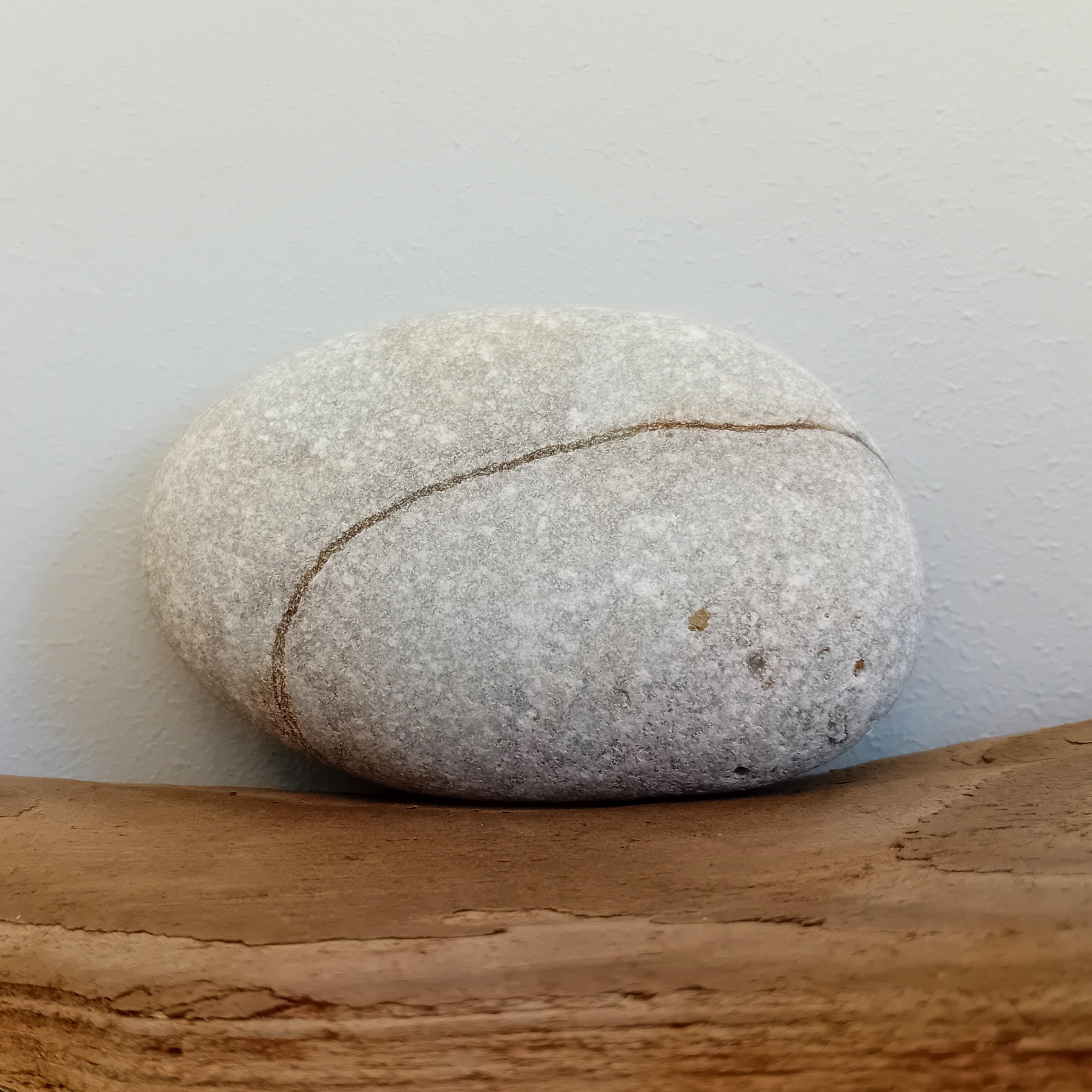Rare White Quartz Decorative Sea Stone With Tinny Grey Line Sustainable ...