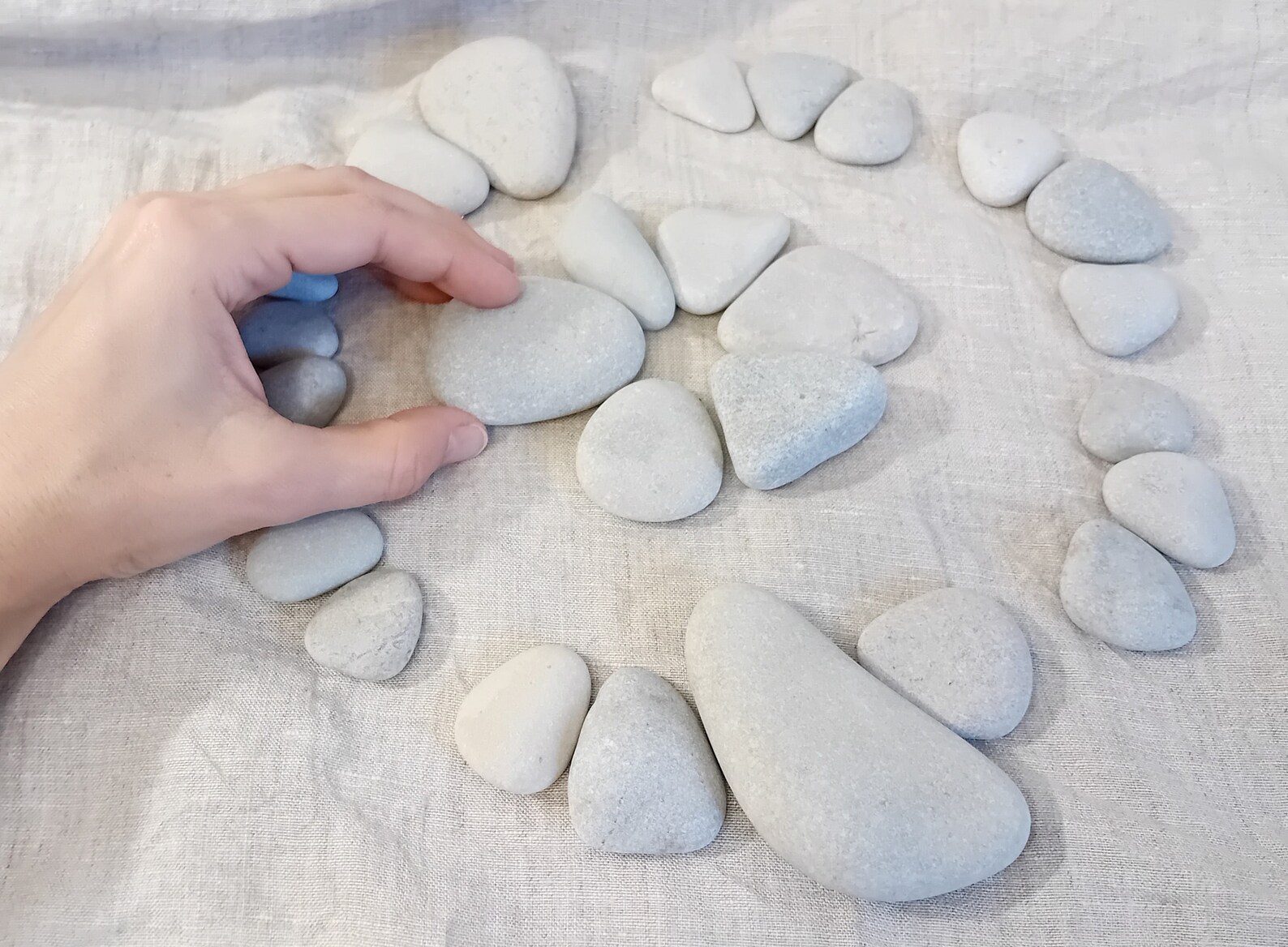 Set of 26 Pcs Flat Decorative Triangle Stones Pebble Art Supplies ...