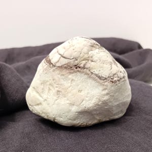 Rare White Quartz Stone With Natural Formed Artistic Lines Pebble Art ...