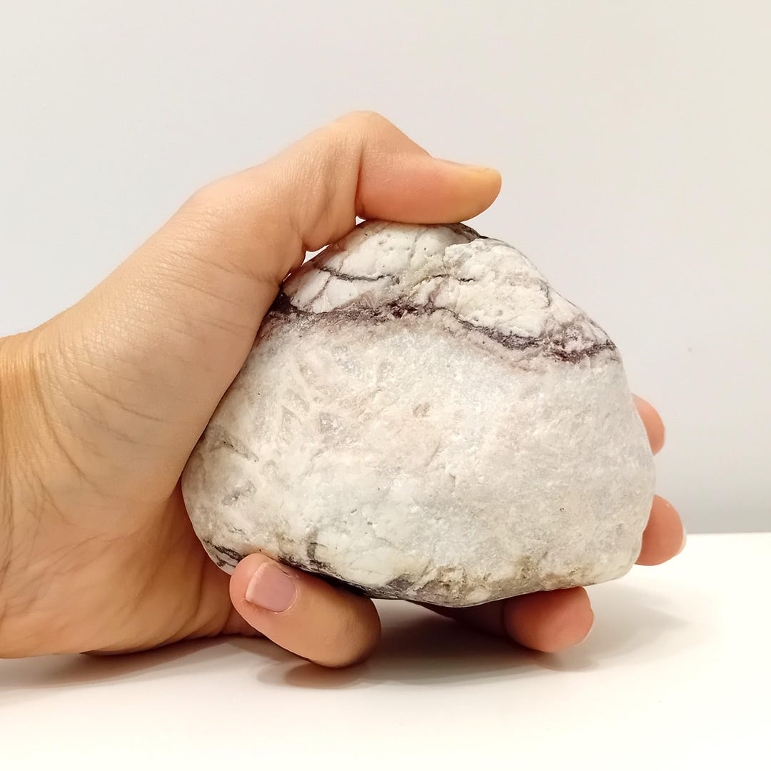 Rare White Quartz Stone With Natural Formed Artistic Lines Pebble Art ...
