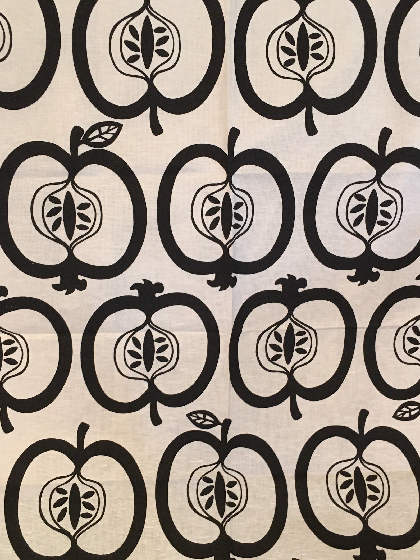 European Large Apple Printed Fabric Imported From United Kingdom Europe ...