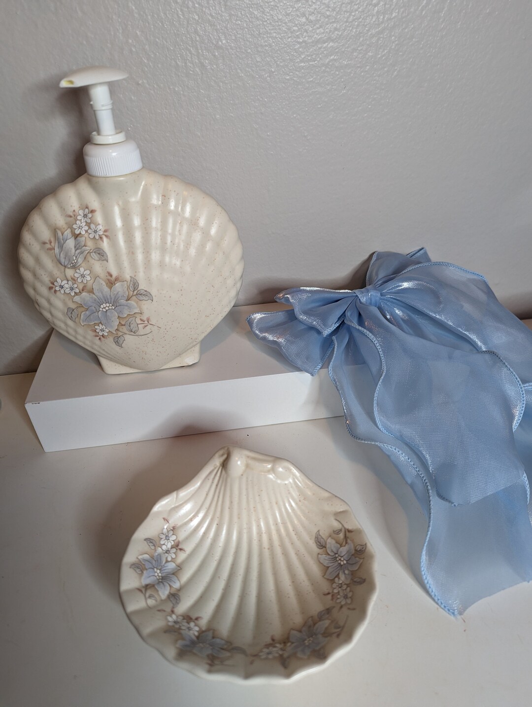 90s Vintage Seashell Floral Iris Soap Tray and Dish Soap Dispenser - Etsy