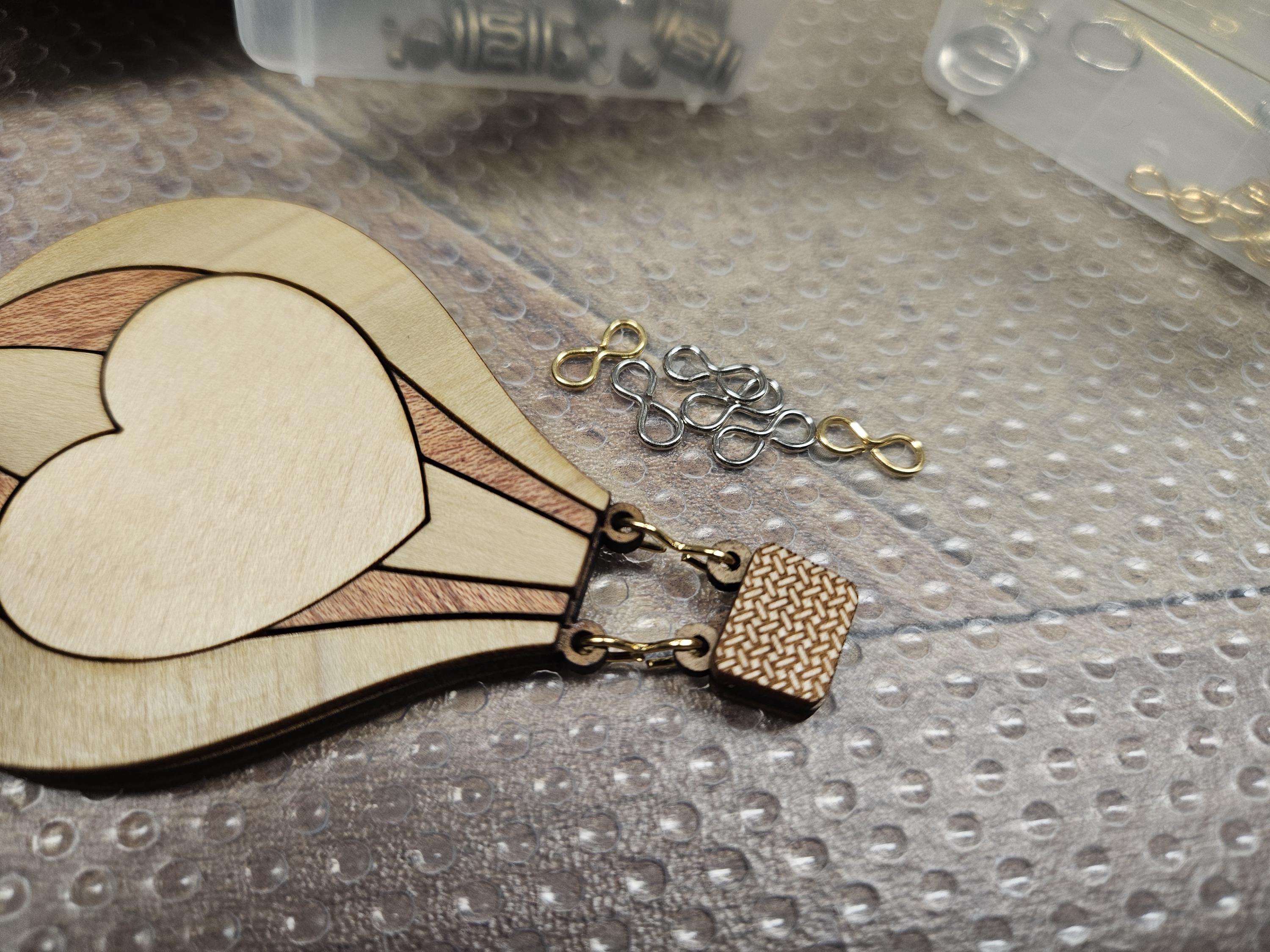 Wood Grain Valentine Heart Hot Air Balloons Layered Ornaments/rear View ...