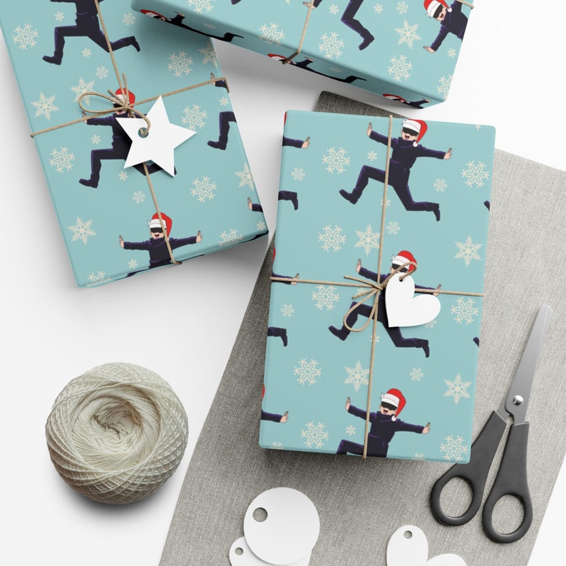 Satoru Gojo Snowflakes Wrapping Paper, Gift Wrap, Christmas Present ...
