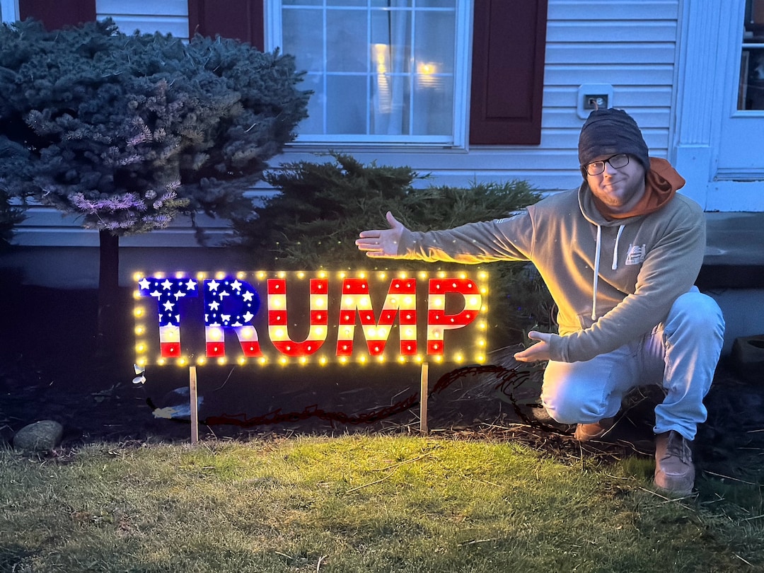 Show Your Support for Donald Trump With This Beautiful Lighted Yard ...