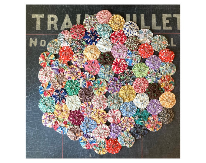 1930s Yo Yo Table Runner Country Farmhouse Decor - Handmade Table Decor ...