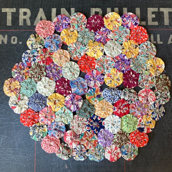 Yoyo Table Runner - Etsy