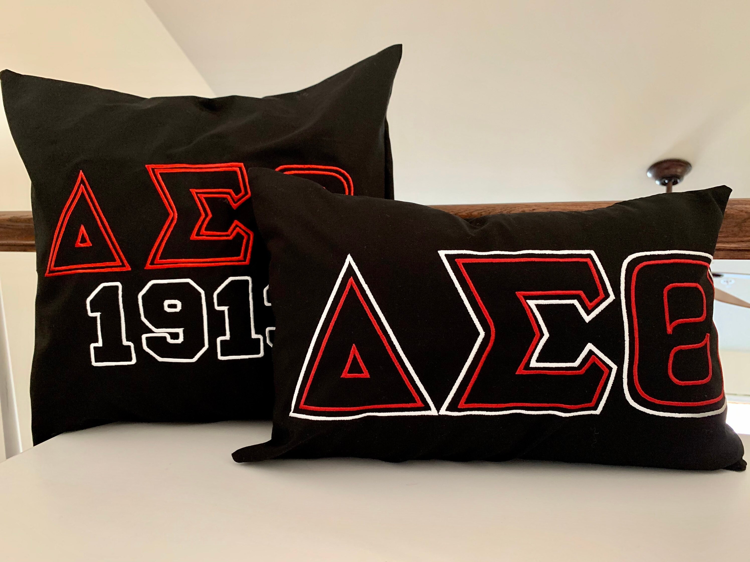 Set of 2 DELTA SIGMA THETA Sorority Embroidered Pillow - Etsy