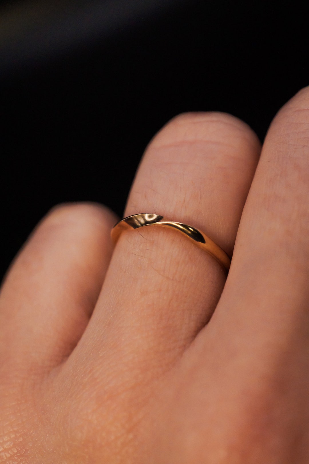 14K Solid Gold Mobius Band: Twisted Wave Wedding Ring - Etsy