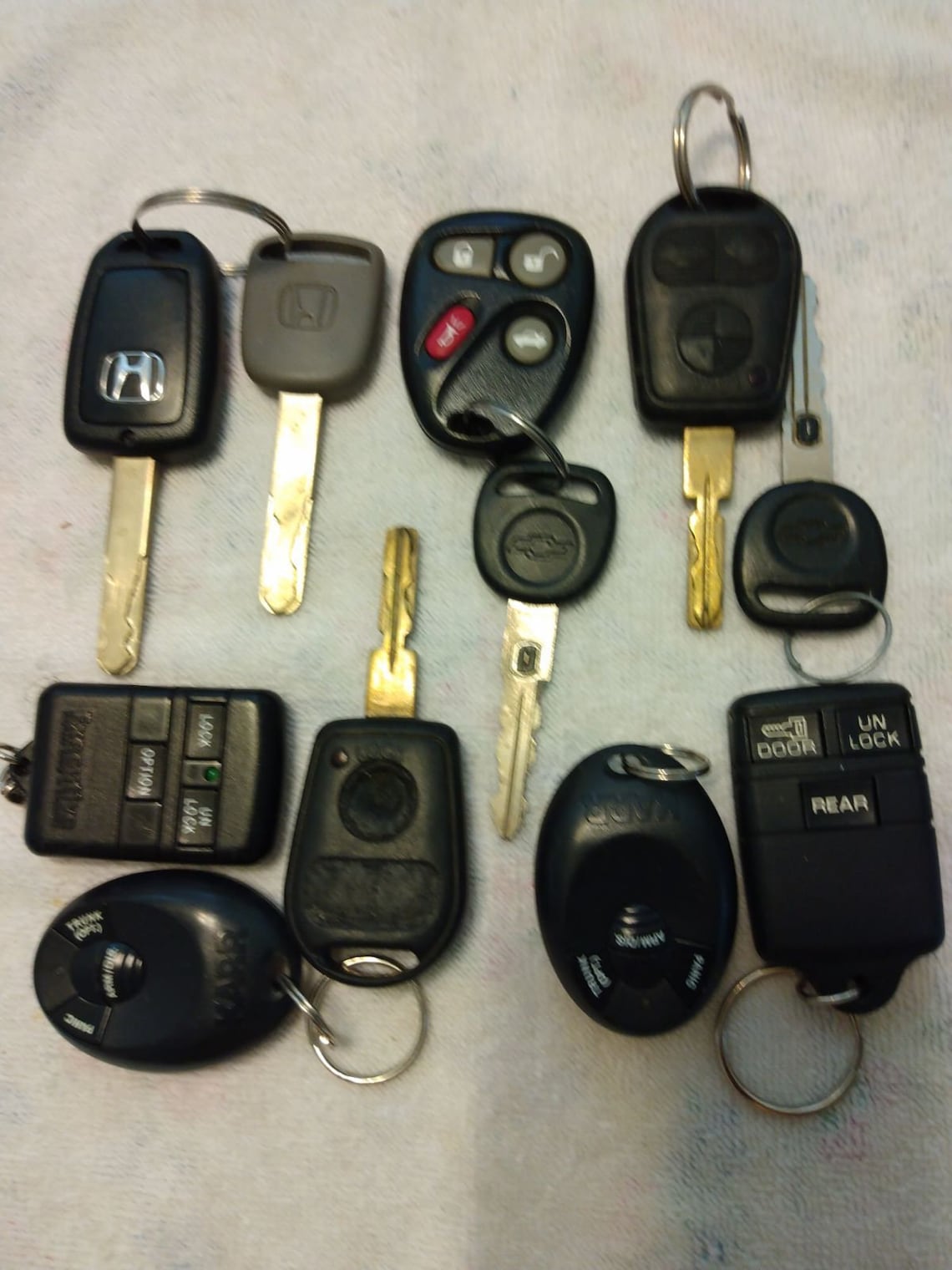REMOTES & KEYS, Chipped Car Keys - Car Entry - Lock Remotes. (lot Sale ...