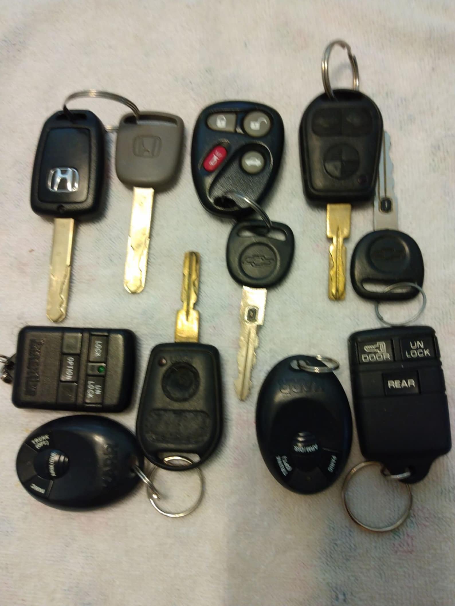REMOTES & KEYS, Chipped Car Keys - Car Entry - Lock Remotes. (lot Sale ...
