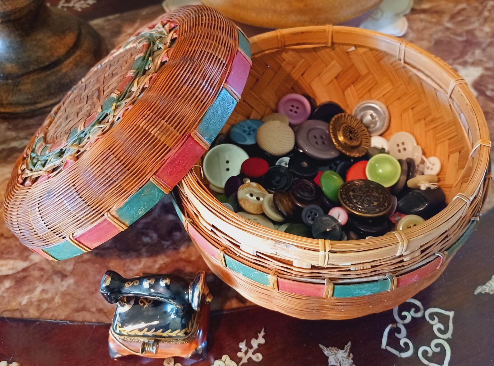 Vintage Chinese Sewing Basket with Lid - Hand Woven of Reeds and Cane ...