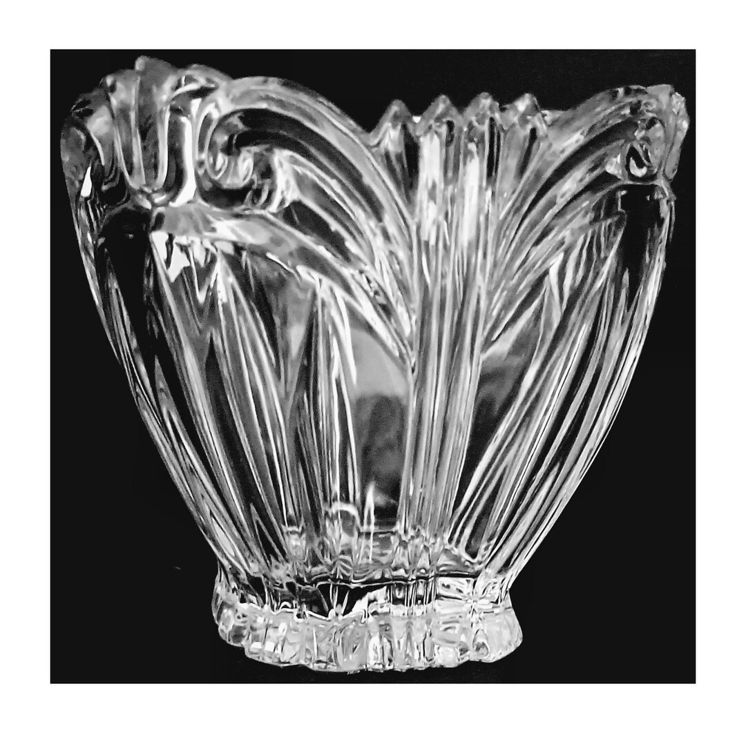 Oneida Giftware Cut Crystal Bowl – German Augustina Petal and Scroll ...