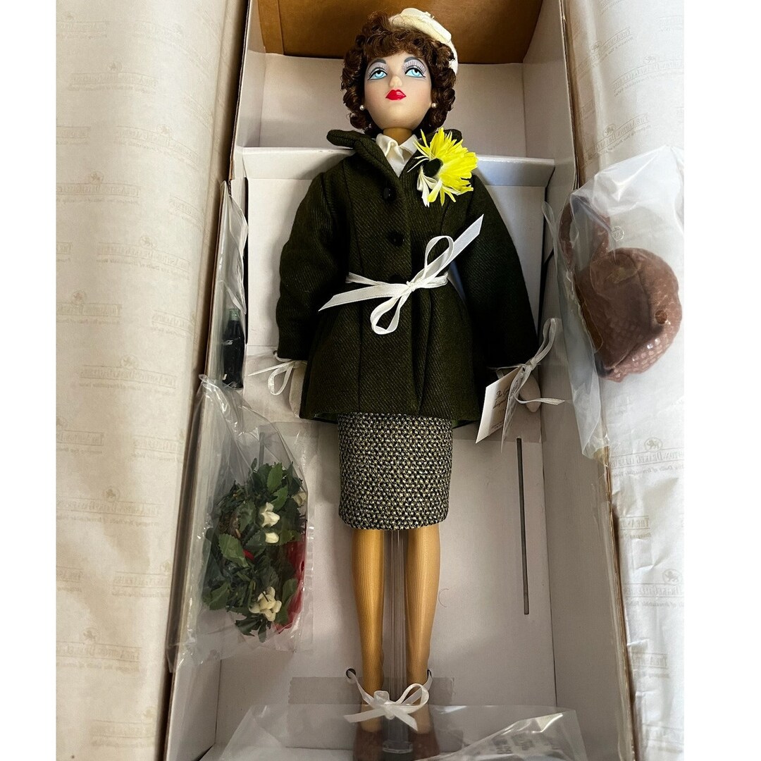 Ashton Drake Gene Marshall Coca Cola Girl Holiday Shopper Fashion Doll ...