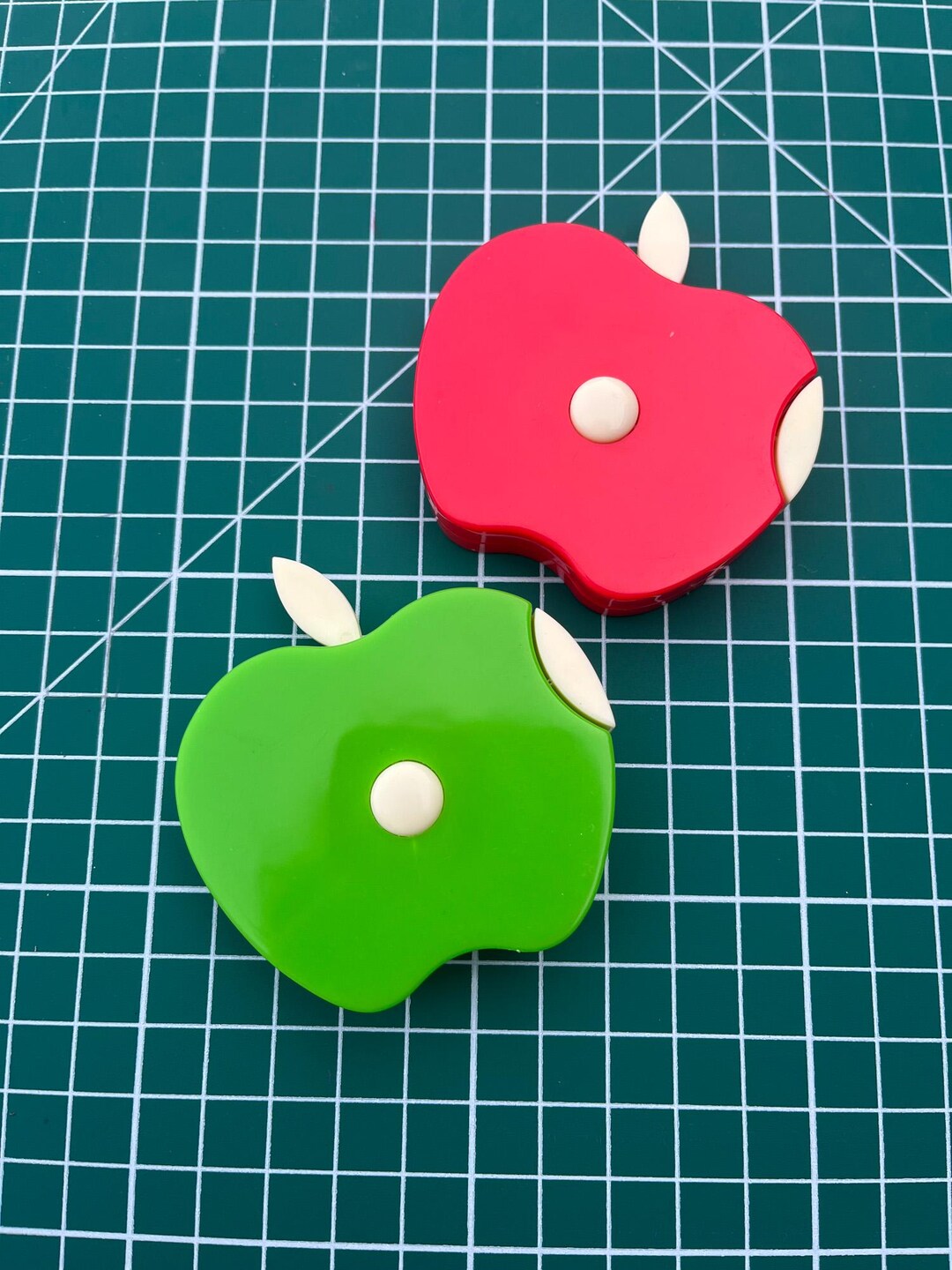 Apple Shaped Tape Measures, Colorful Automatic Measuring Tapes for ...