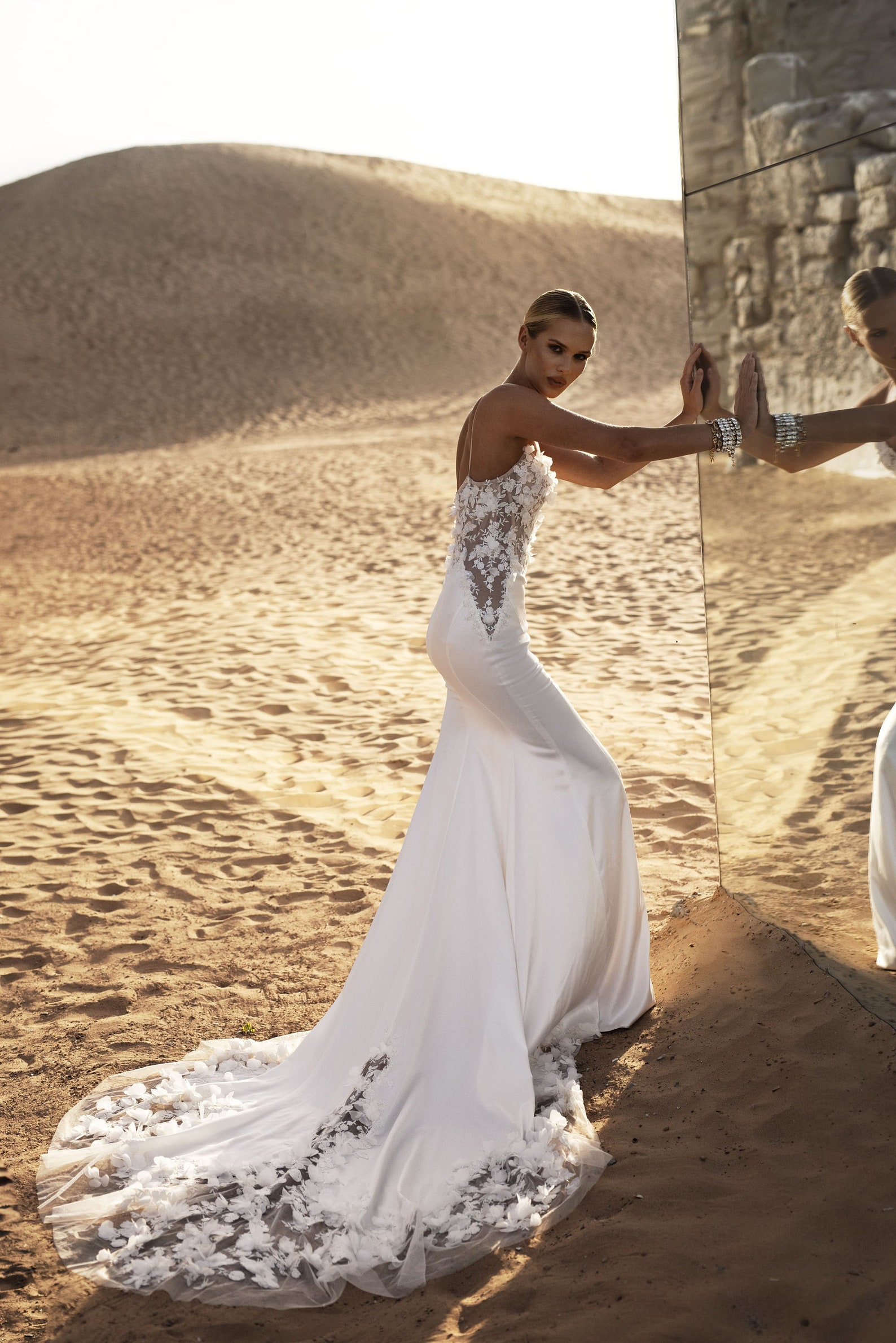 Elegant Floral Lace Wedding Dress With Form-fitting Silhouette and Thin ...