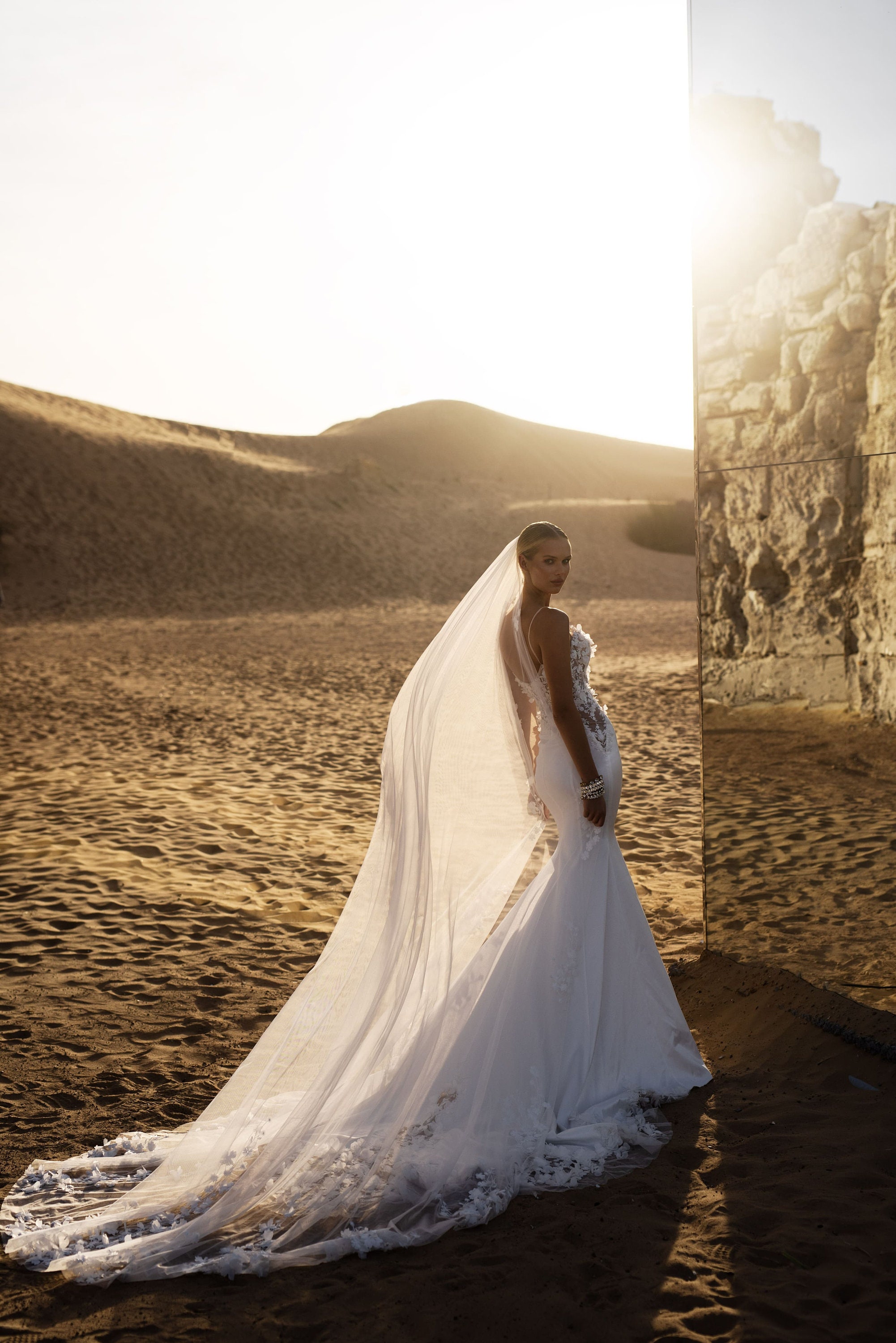 Elegant Floral Lace Wedding Dress With Form-fitting Silhouette and Thin ...