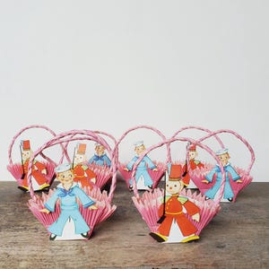 8 Vintage Crepe Paper Nut Cups Party Favors - Etsy