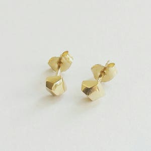 14K Gold Pebble Stud Earrings. Faceted Pebble Stud Earrings in 14K Gold ...