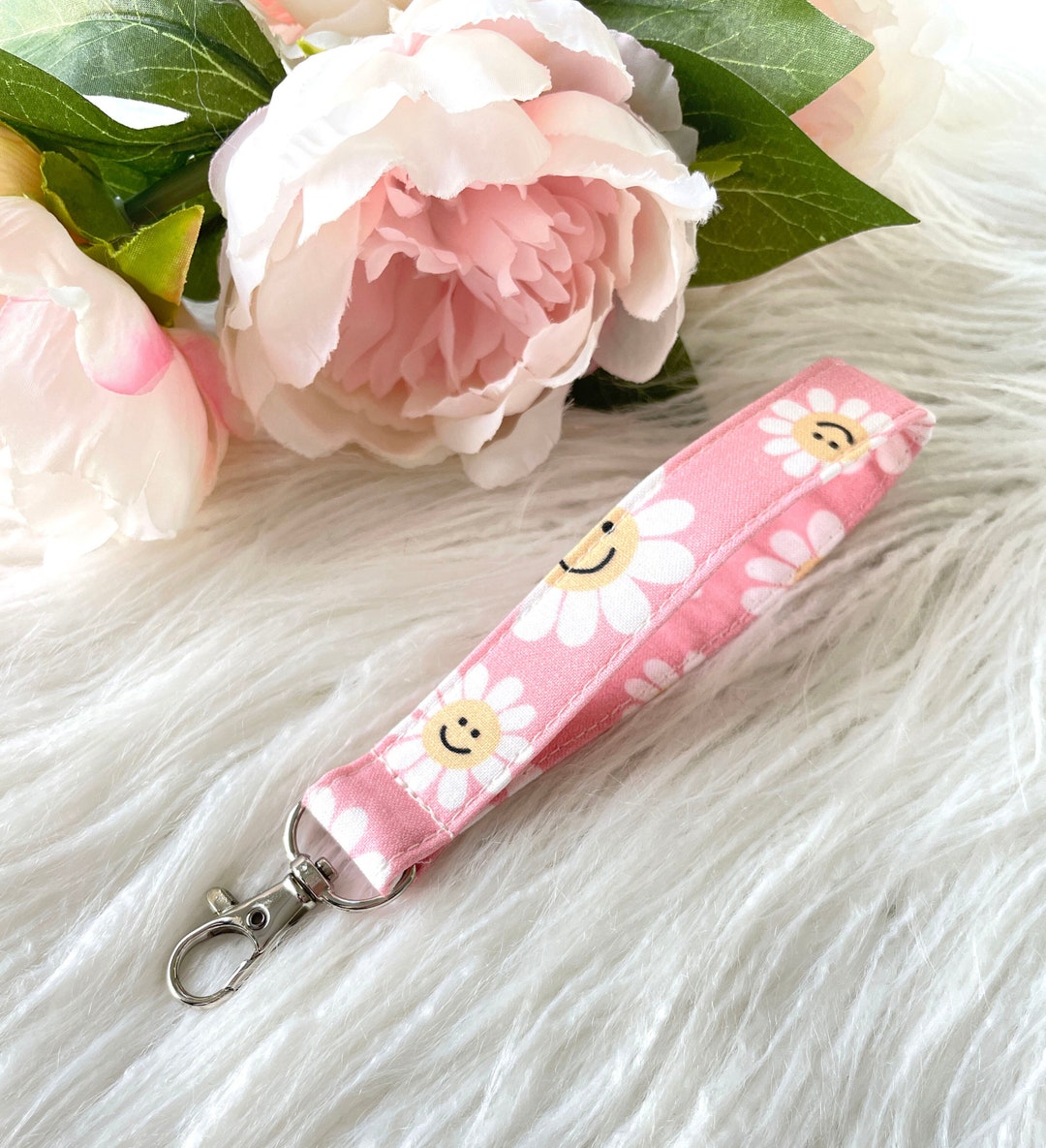 Smiley Face Daisy Flowers Key Fob Keyring Wristlet Swivel Clip Lanyard ...
