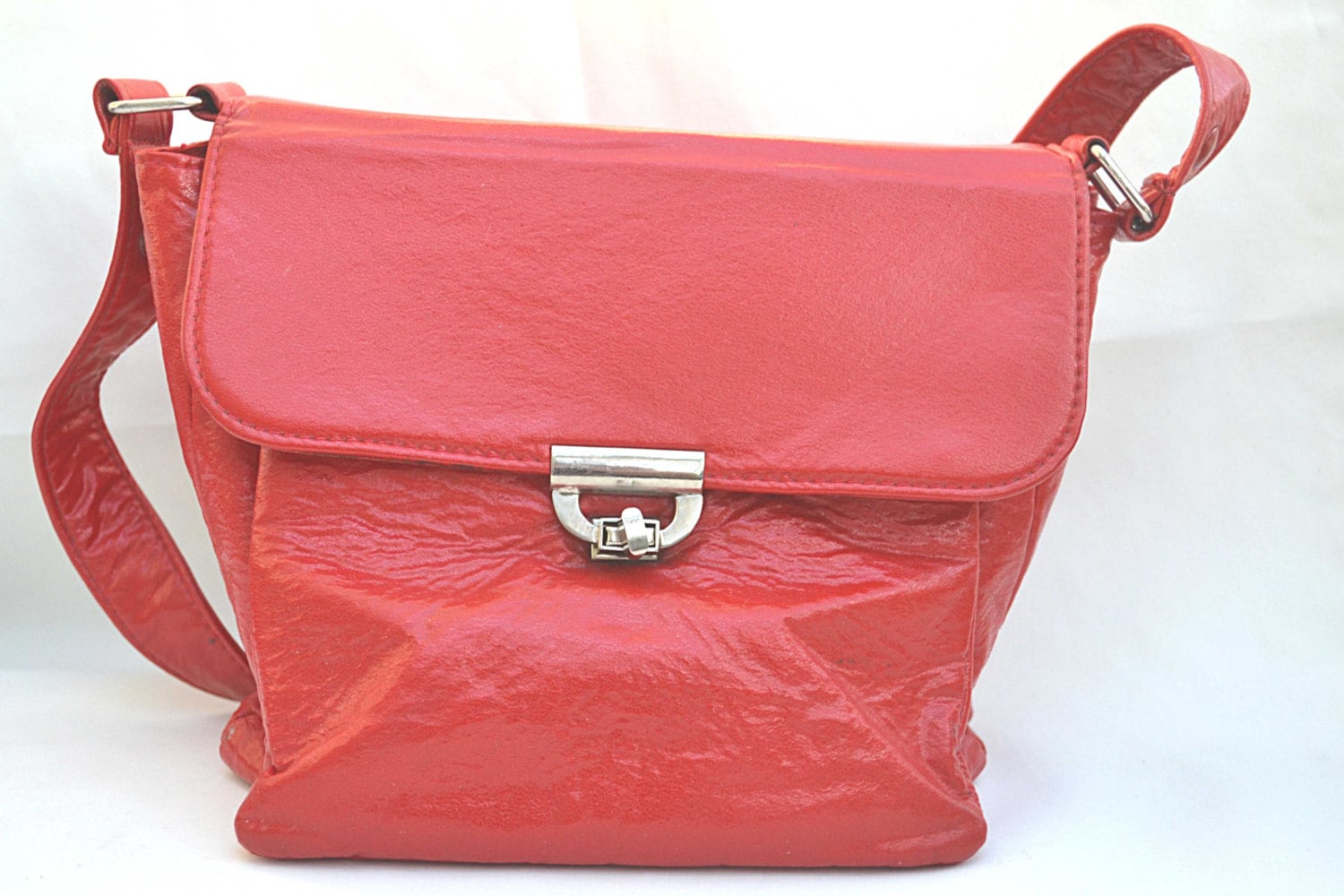 Bright Red Patent Leather Purse | semashow.com