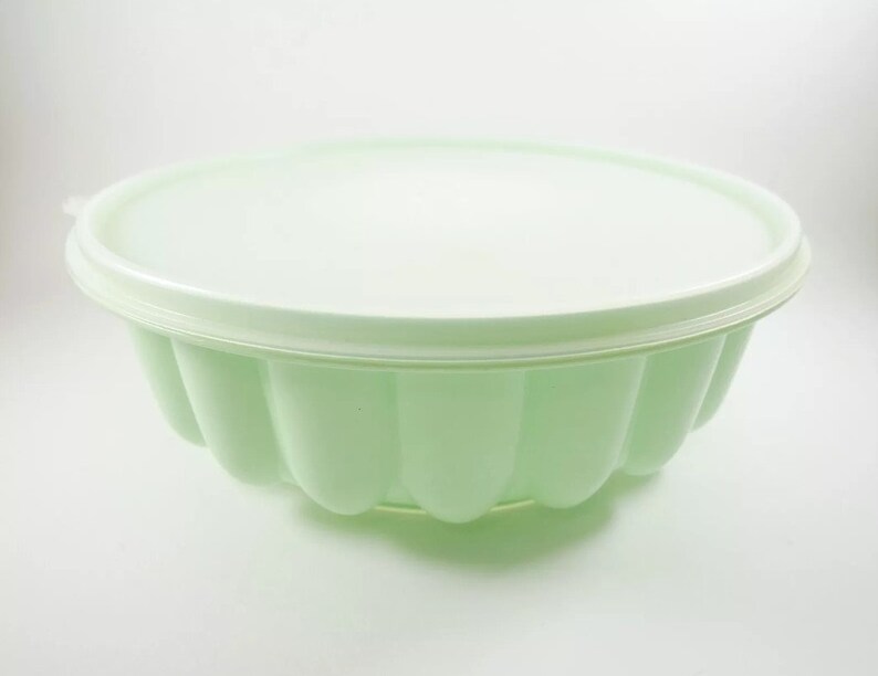 Vintage Tupperware Mint Green Bundt Cake Pan Jello Mold Retro Baking ...