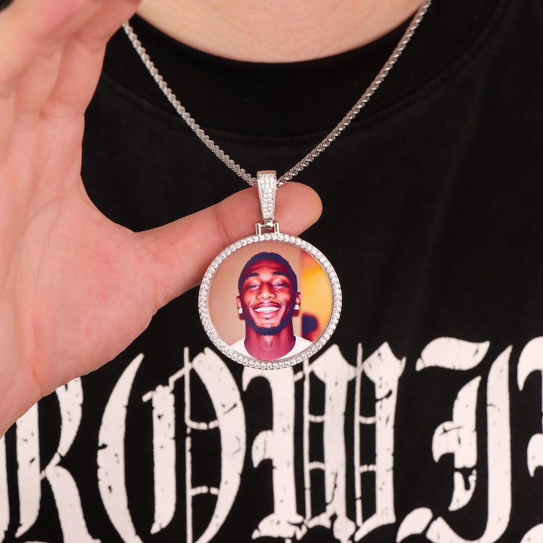 Iced Out 3 Sizes Round Personalized Family Member Picture Pendants ...