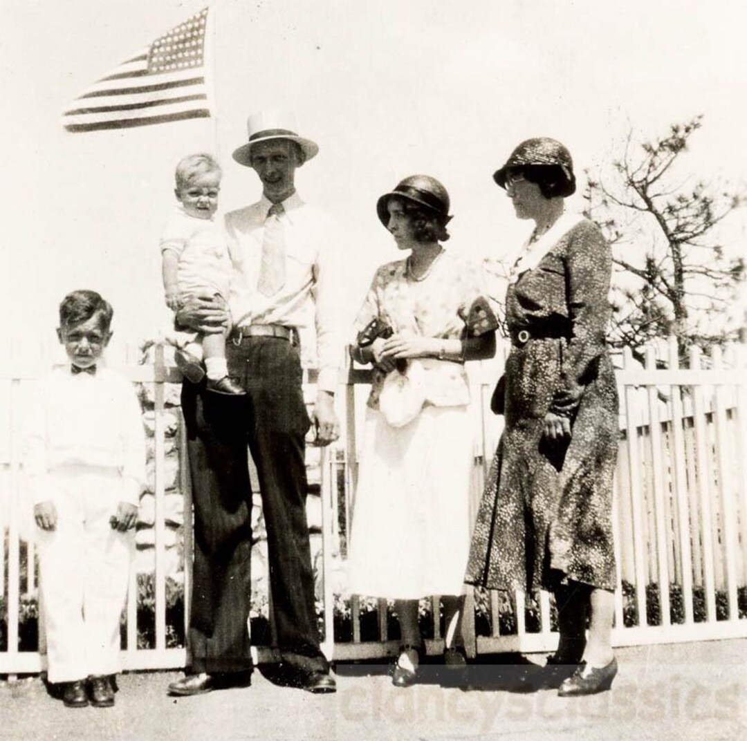 Vintage Photo 1929 Flapper Era Family American Flag Out by the Fence 30 ...