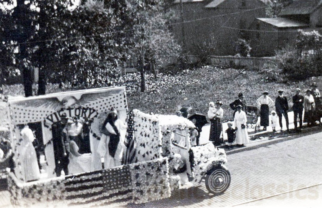 Vintage Photo 1917 WW1 VICTORY Parade Liberty Flag Small Town ...